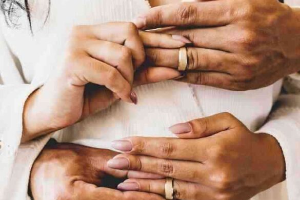 Which Hand Does The Wedding Ring Go On? Complete Cultural Guide
